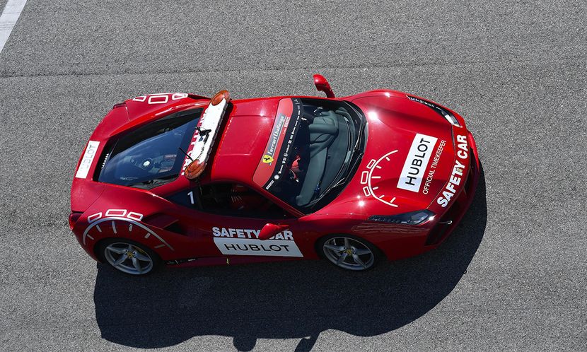 Notas de seguridad: la historia de los safety cars de Ferrari