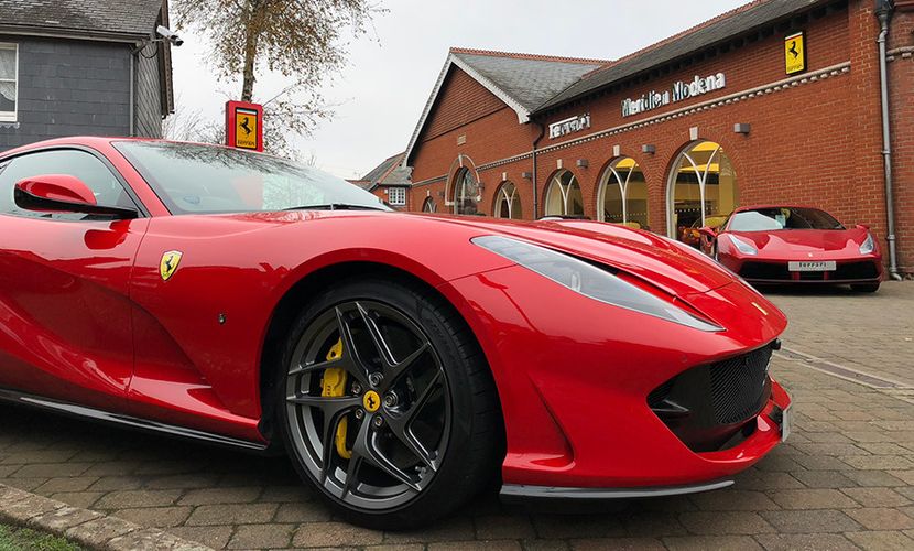 Chez le concessionnaire Ferrari de l'année