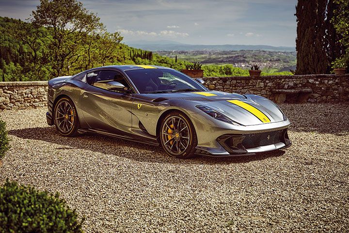 El 812 Competizione, en carrera libre por las colinas de la Toscana