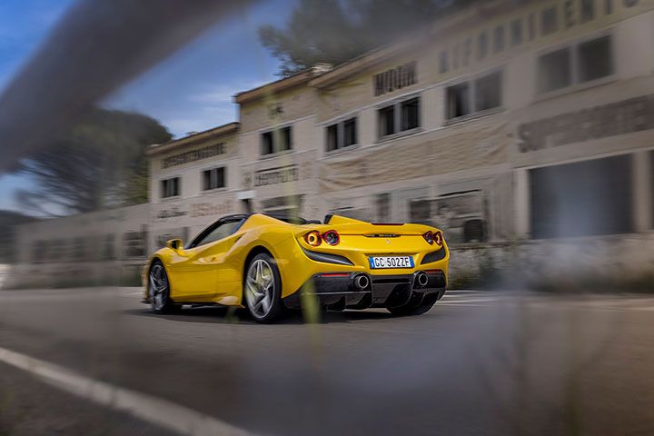 Great Ferrari Innovations: The Retractable Roof