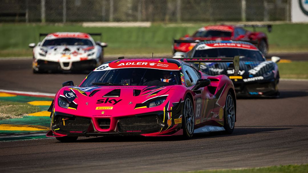 Adrenaline-filled show on the first day of the Finali Mondiali Ferrari ...